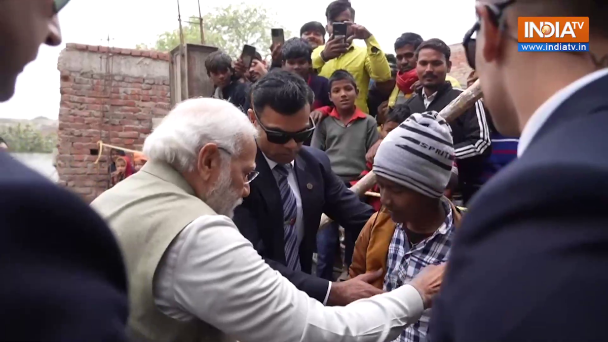 PM Modi Visit Meena Manjhi House: Modi reached Dalit's house, and ...