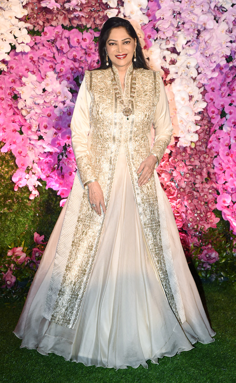 Akash ambani shloka mehta wedding reception simi garewal still look ...