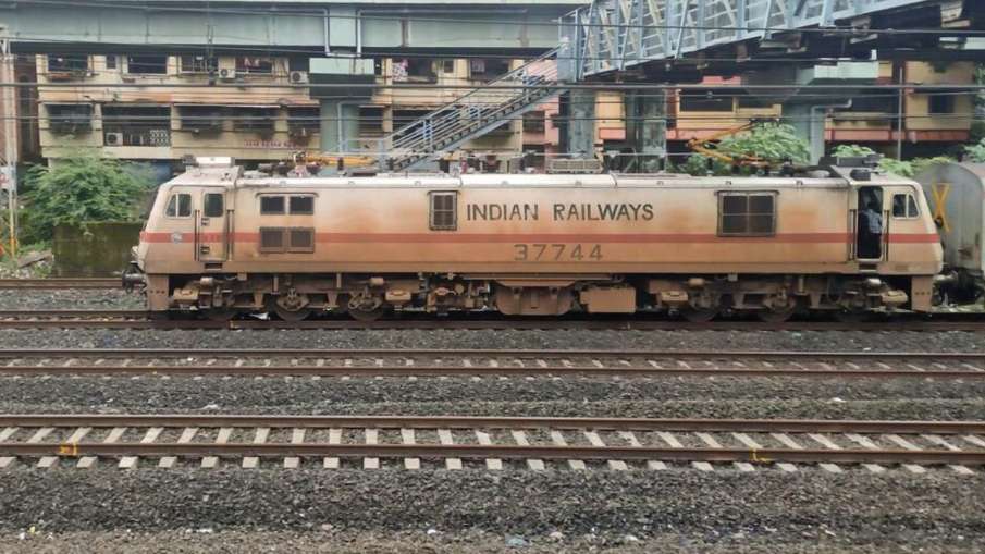 Indian Railway Facts, Interesting Facts, Why Train Engine Tied With ...
