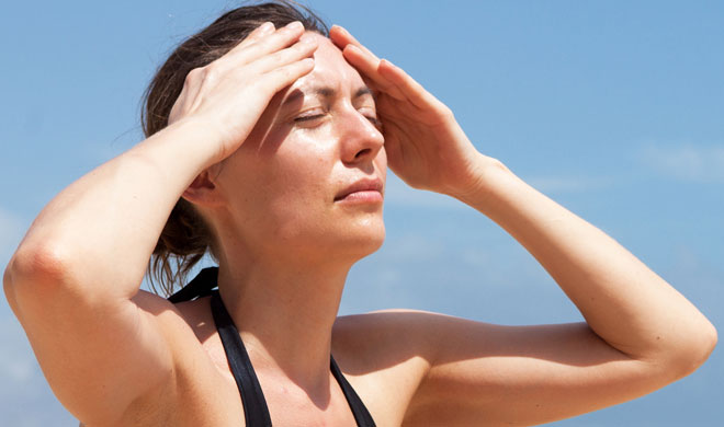 How To Treat Heat Stroke (Sunstroke) At Home - India TV Hindi