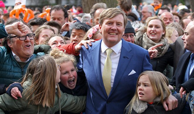 Dutch King reveals he has been secretly flying commercial planes ...