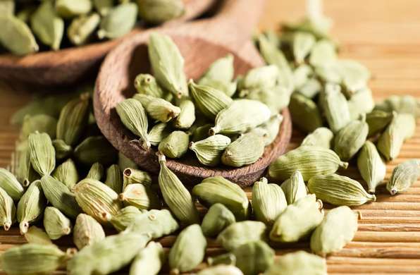 amazing banefits of cardamom in hindi: खाना खाने के बाद 1 इलायची का ...