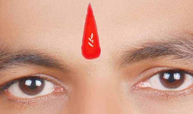 Why are rice and roli applied on the forehead during prayer: माथे पर ...
