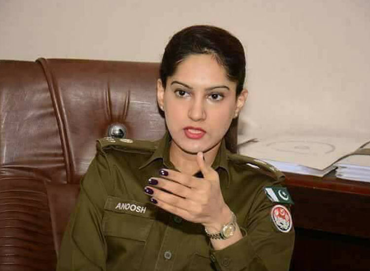 beautiful pak police officer pictures goes viral - India TV Hindi
