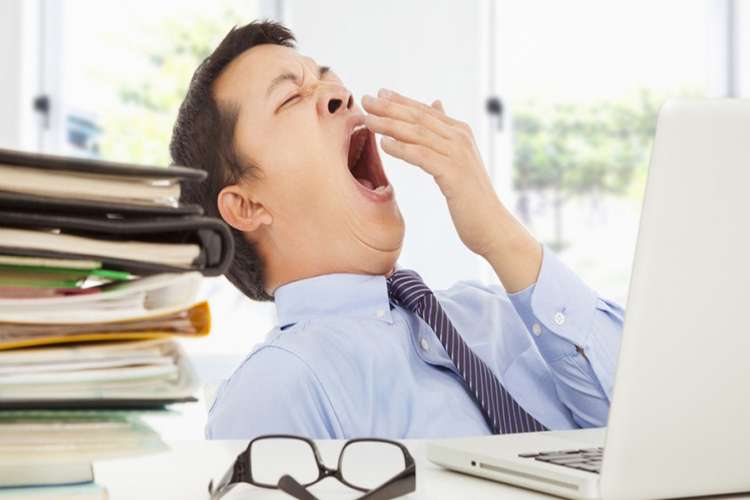 Why your eyes become teary when you yawn: उबासी आते वक्त आंखों में आते ...