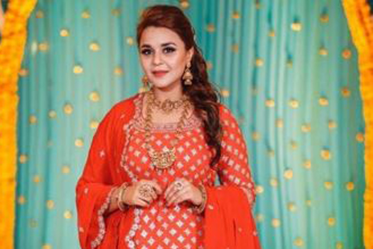 Who is Ginni Chatrath know everything about Kapil Sharma wife - India ...