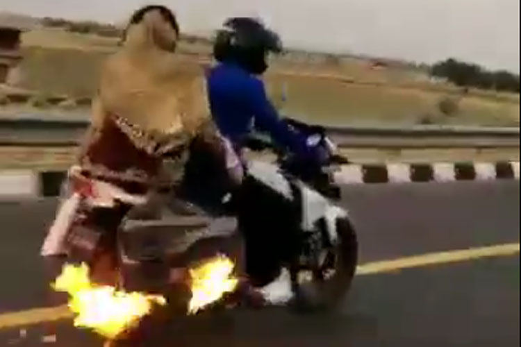 Big accident averted as bike riders get off their ablaze vehicle in ...