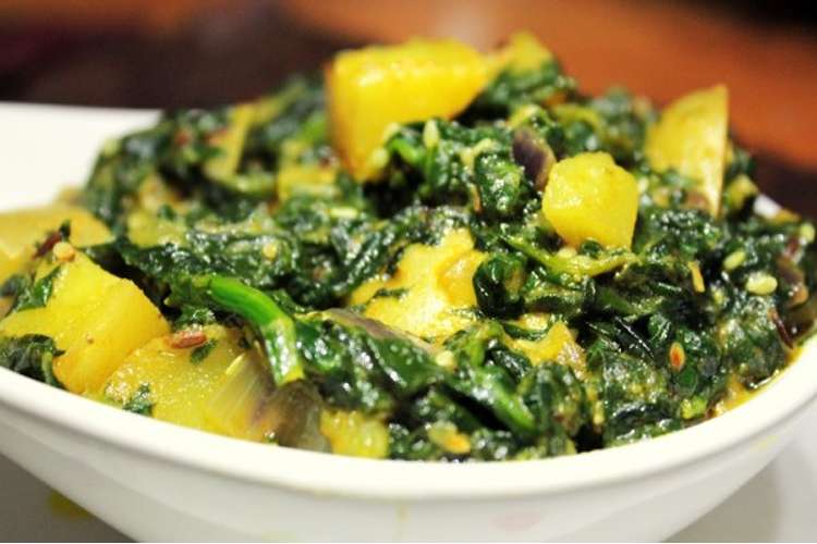 dry aloo palak recipe, how to make aloo palak sabzi recipe: Recipe: इस ...