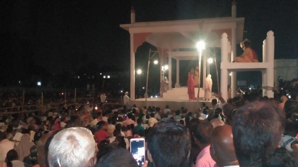 Actor dies while doing death scene of Raja Dashrath in Ramleela ...