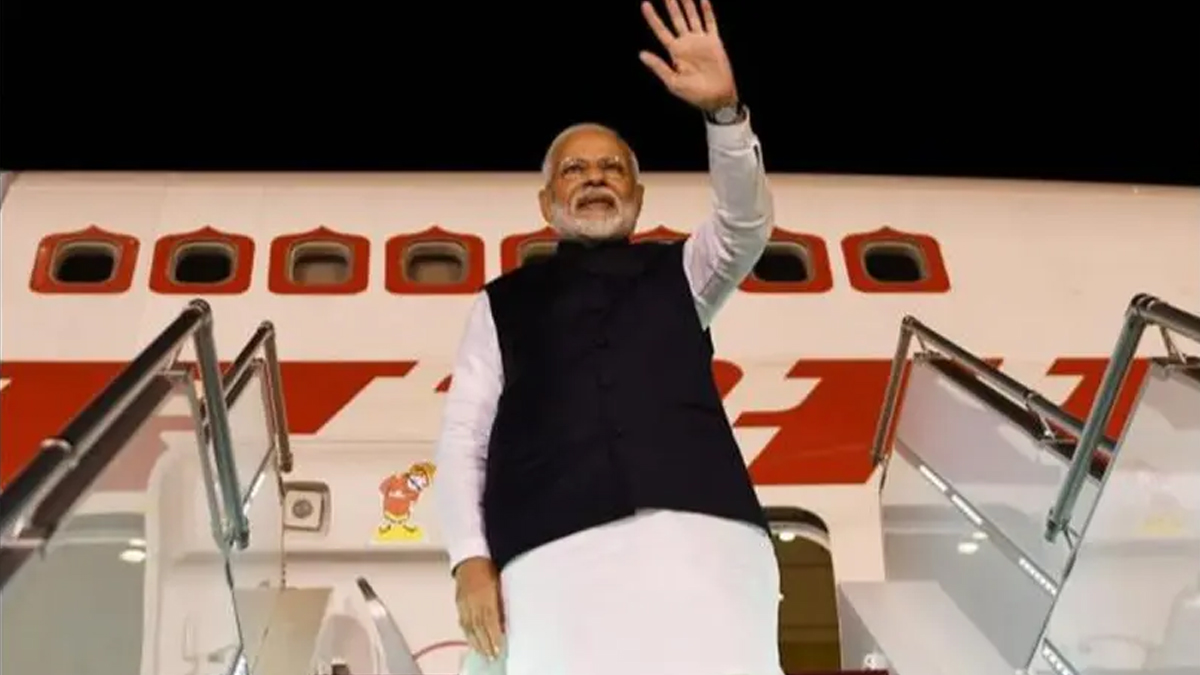 PM Modi returns home after concluding visit to Saudi Arabia - सऊदी अरब ...