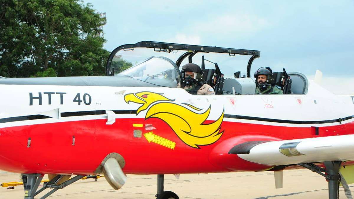 Chief of Air Staff Flies HTT 40; Appreciates HAL's Design Efforts ...
