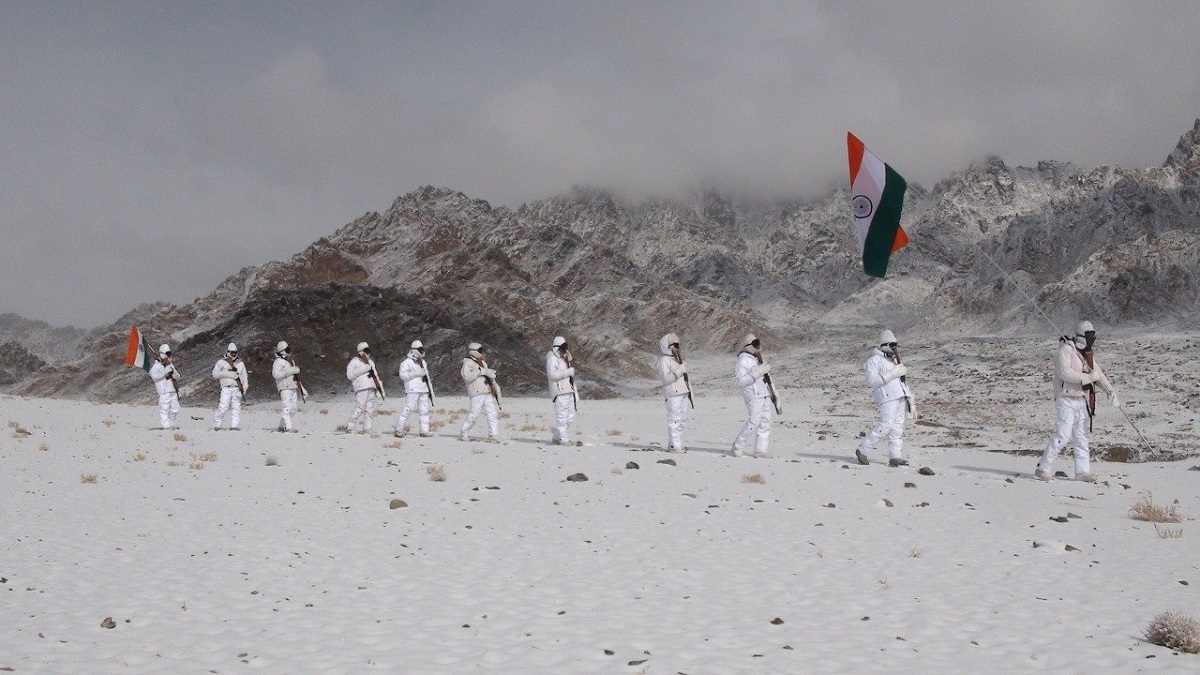 ITBP personnel celebrating Republic Day at 17000 feet in ladakh । VIDEO ...