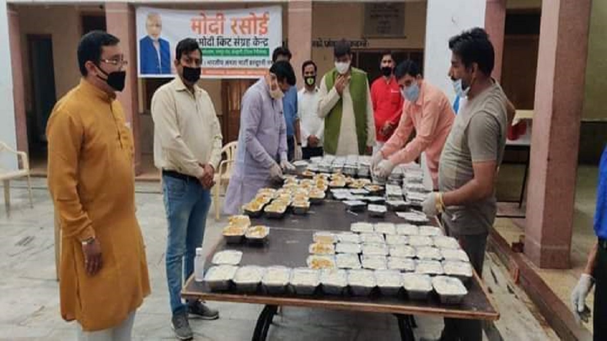 During the lockdown in Uttrakhand, the needy are getting food from ...