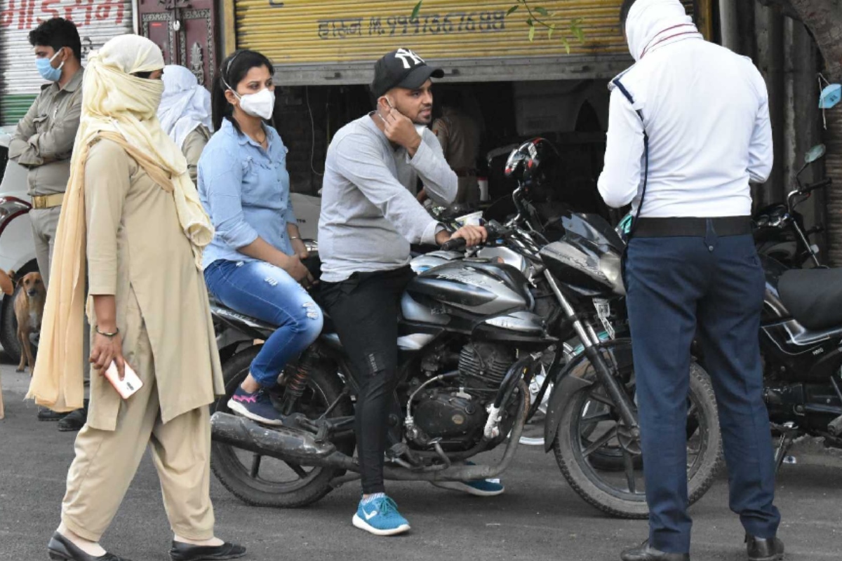 SP challan police officer who was collecting fine from people not ...