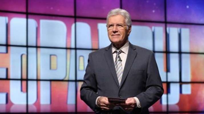 alex trebek long running game show jeopardy host dies at 80: गेम शो जियोपाोर्डी के फेमस होस्ट ...