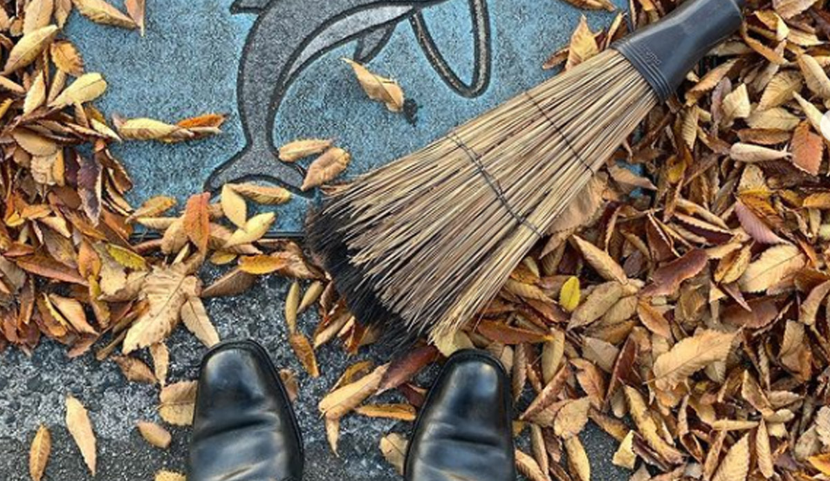 Vastu tips for broom for happiness and money don't touch broom with leg ...
