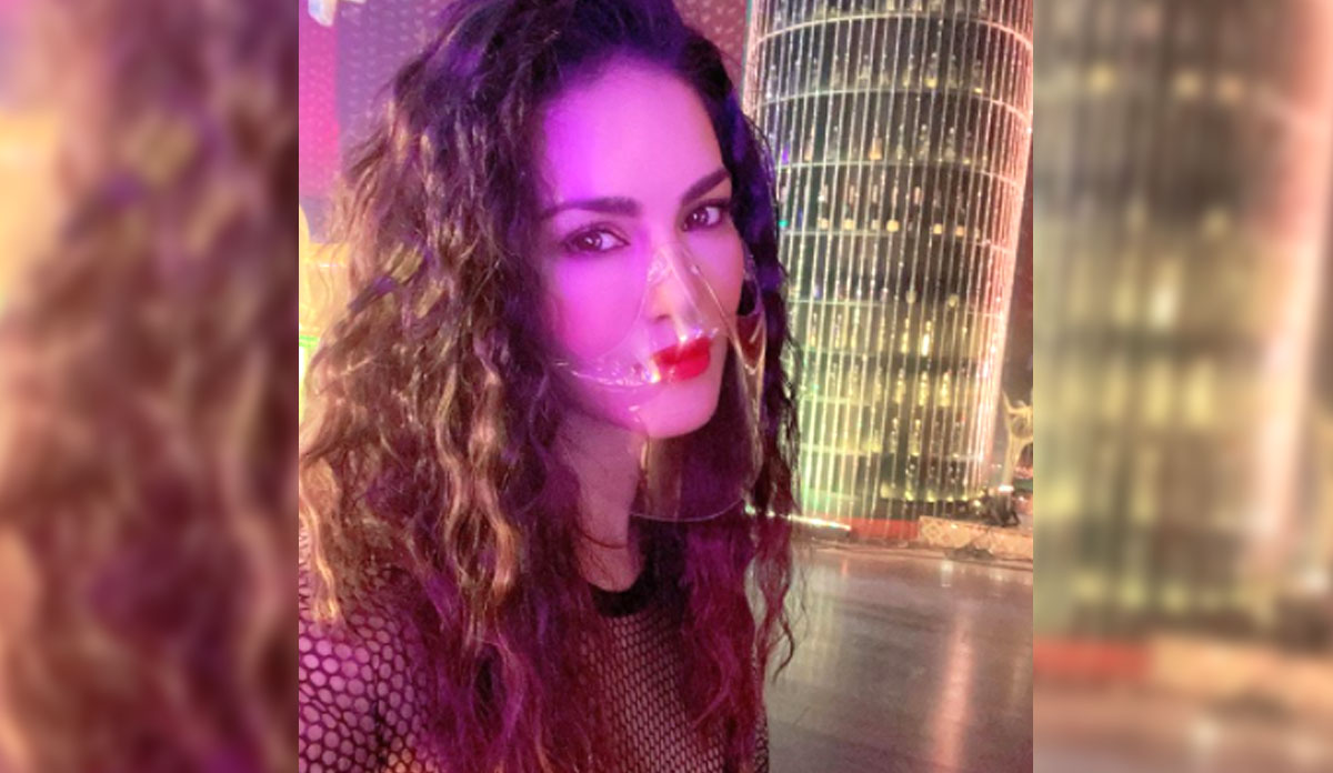 sunny leone mask without destroying make up-सनी लियोनी का स्पेशल मास्क ...