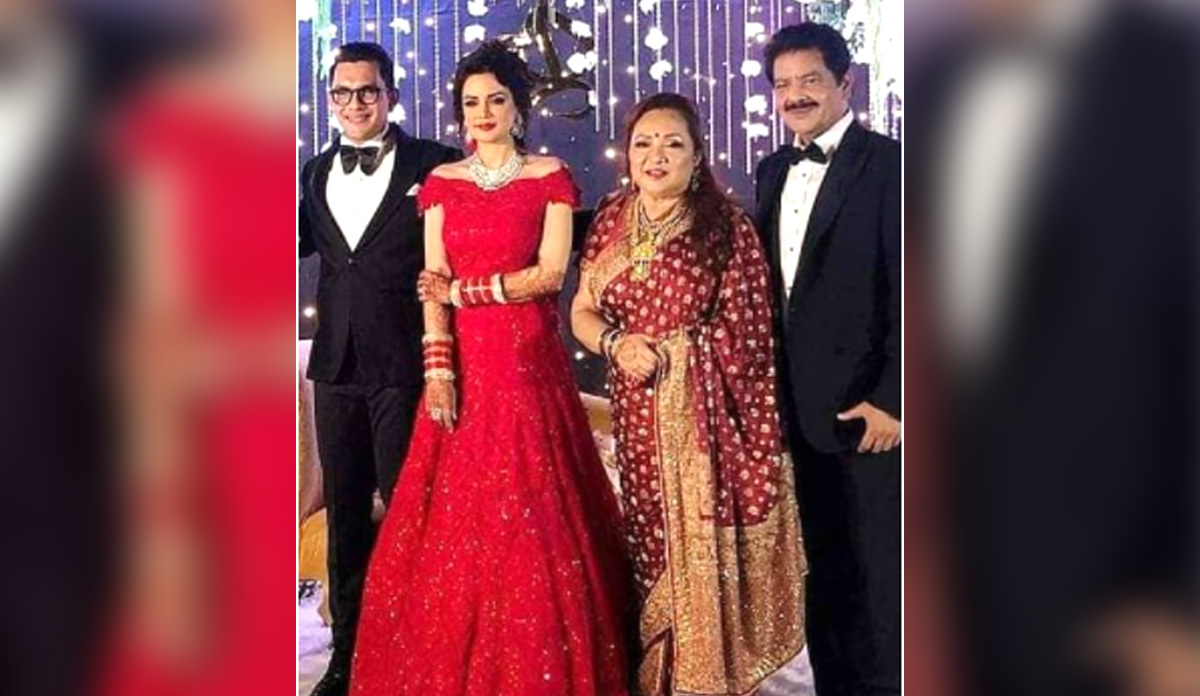aditya narayan shweta agarwal wedding reception photos and videos ...
