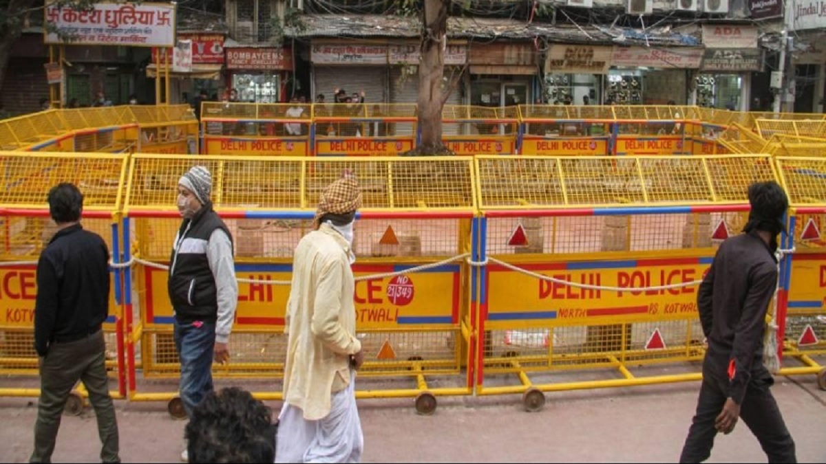 old Peepal tree of cut down Delhi Hanuman Mandir Chandni Chowk dispute ...