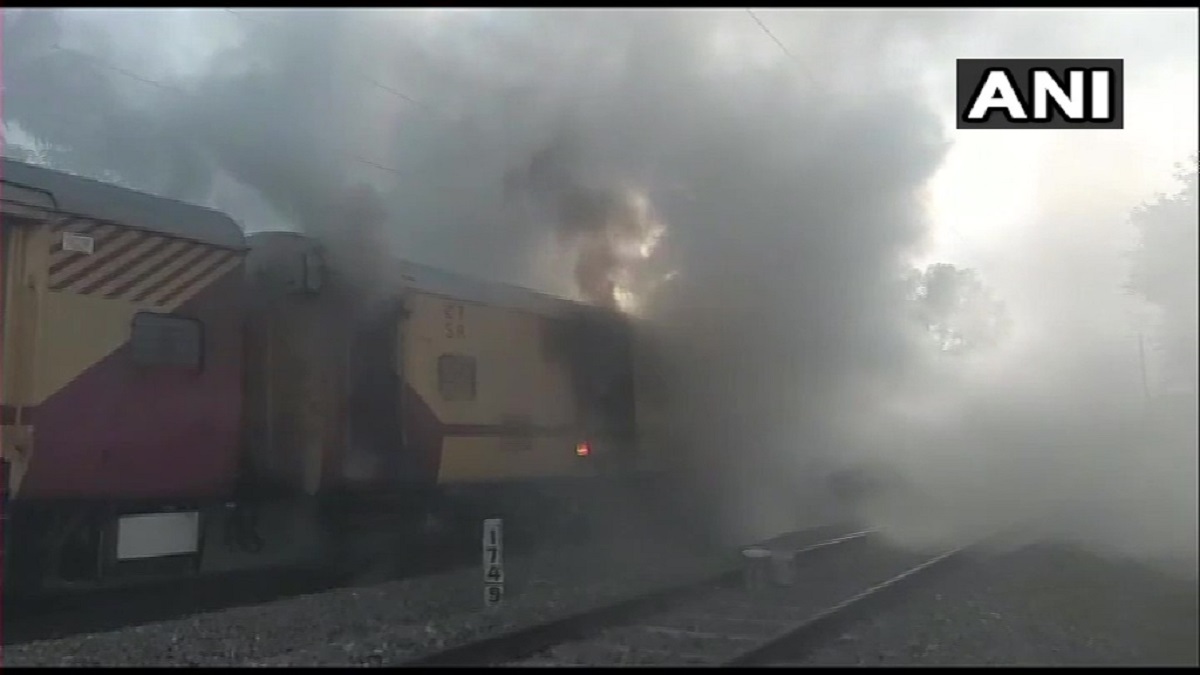 Indian Railway Malabar Express Train Luggage van catches fire मालाबार ...