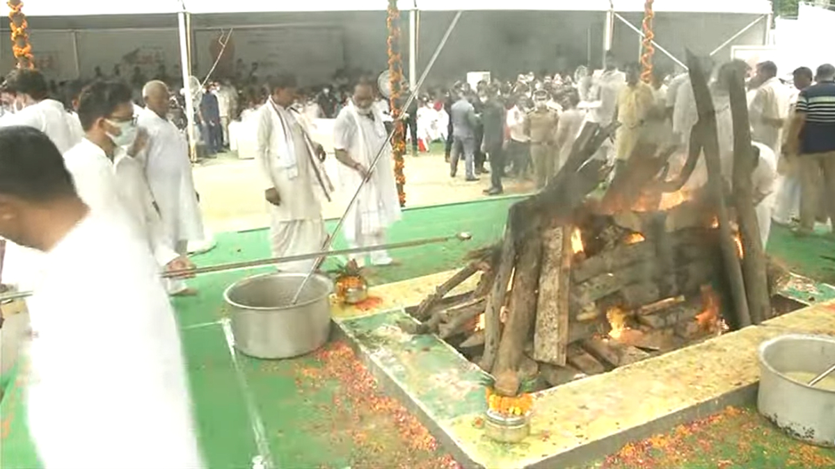 Kalyan Singh merged into Panchtatva, cremated at Narora Ghat - India TV ...