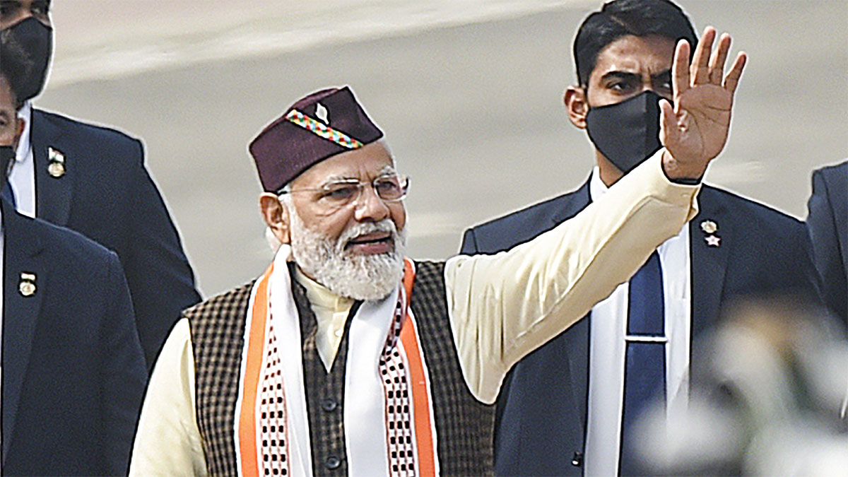 PM Modi wears Uttarakhand topi, Dhami expresses gratitude, Congress ...