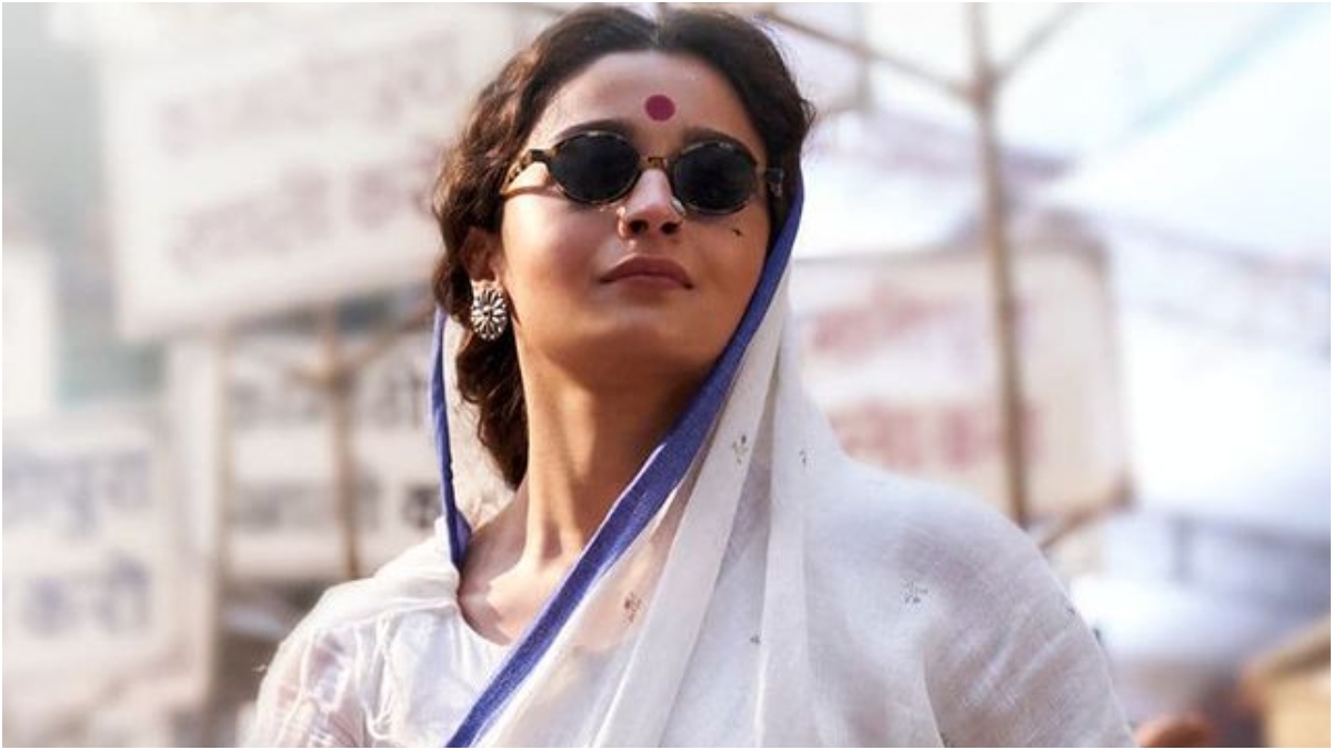 Rekha’s airport looks : r/BollywoodFashion