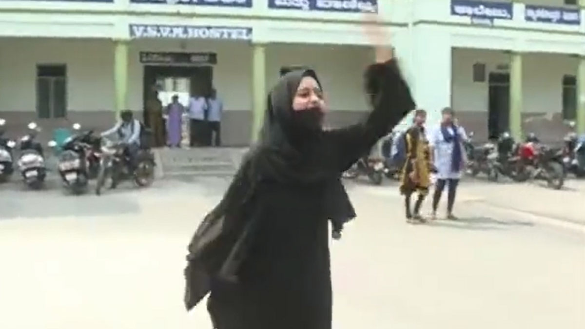 Hijab Controversy: Muslim wing of RSS supports girl wearing burqa | RSS ...