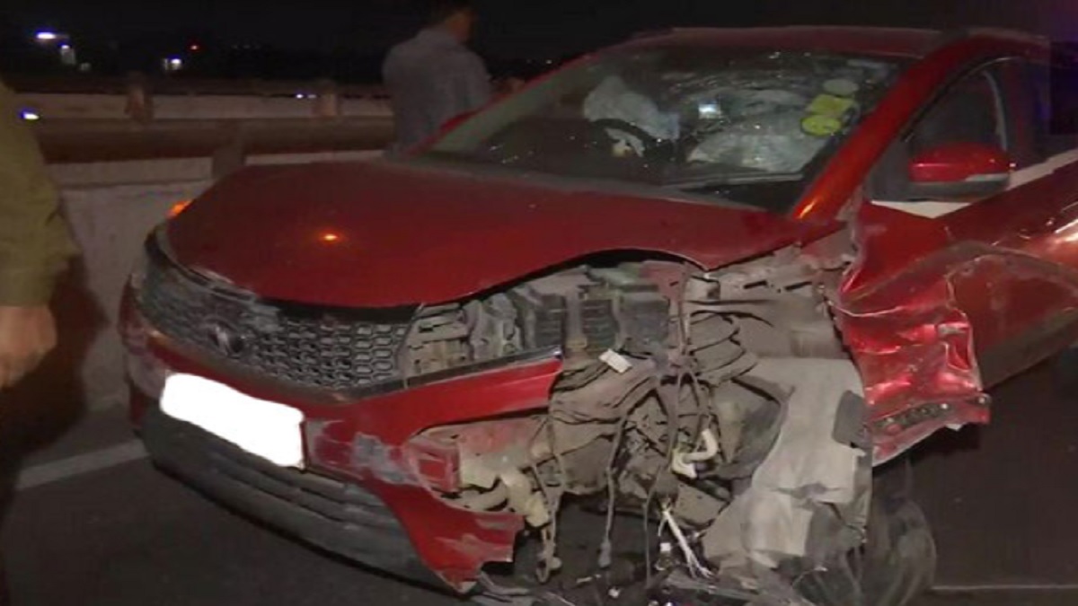 Road Accident: One killed and 4 injured when car rams into auto ...