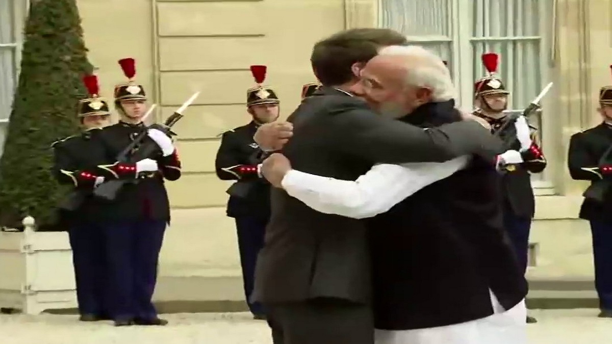 PM Modi In Paris Narendra Modi receives a warm welcome from French ...