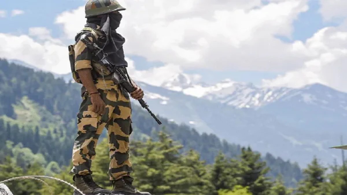 ITBP jawan shoots himself from his service riffle And injures three ...