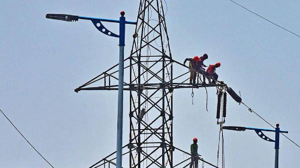 UP News Big accident due to breakage of high tension wire death of two ...