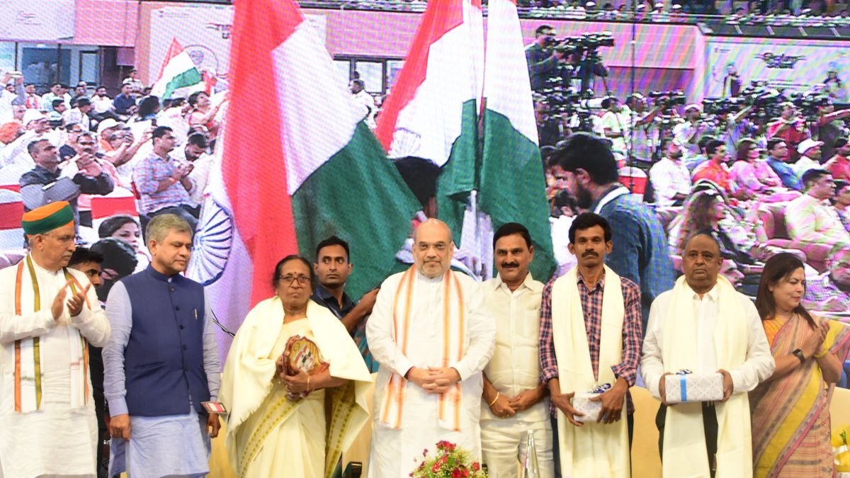 गांघी के कहने पर झंडे का डिजाइन किया था वैंकेया ने, जाने कैसे बापु से ...