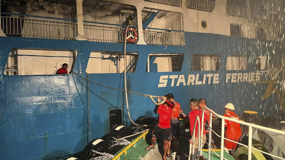 Philippine A massive fire broke out in a boat in Philippine more than ...