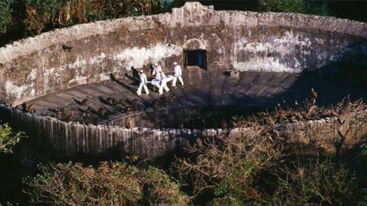 न जलाया जाता है और न ही दफनाया, तो फिर पारसी समुदाय में कैसे होता है ...