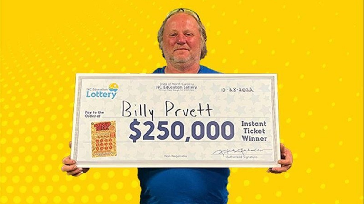 Man wins 2 crore rupees from his second lottery ticket ever | जिंदगी ...