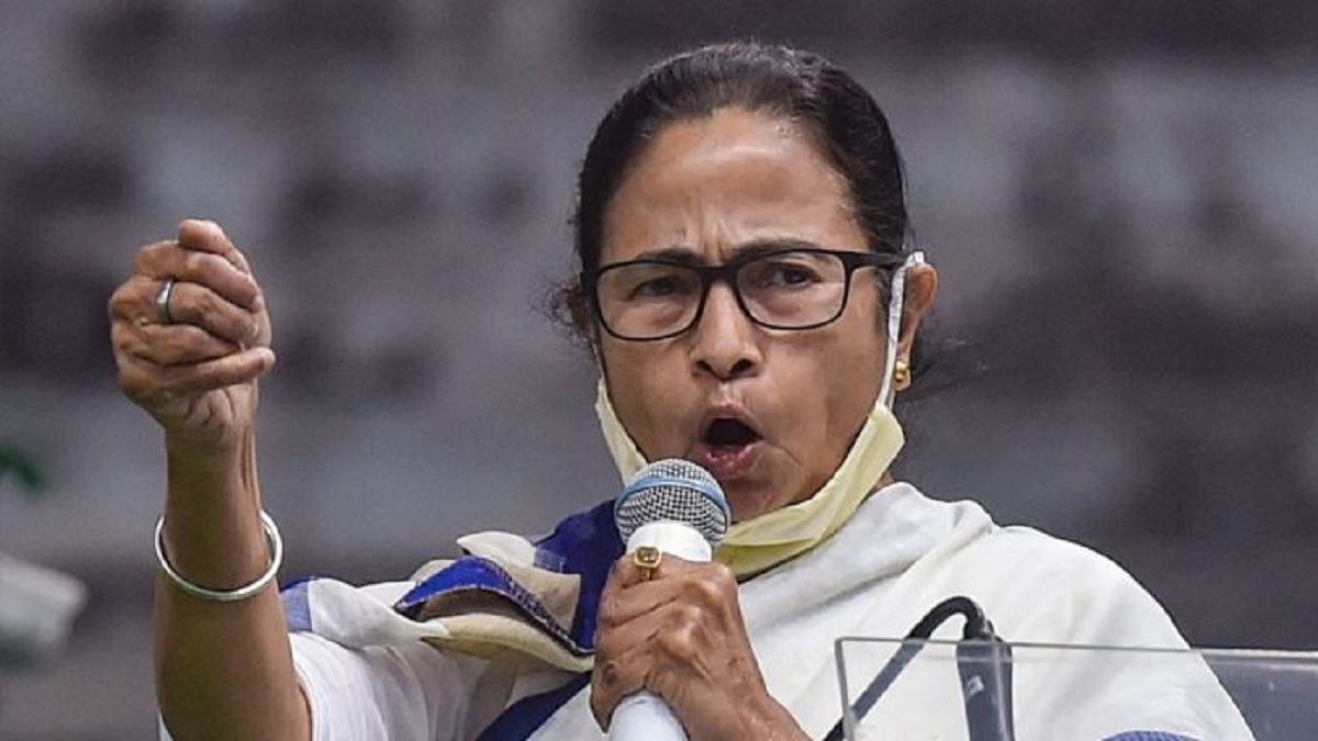 हावड़ा: पीएम मोदी के कार्यक्रम में नारेबाज़ी से ममता बनर्जी नाराज़, मंच ...