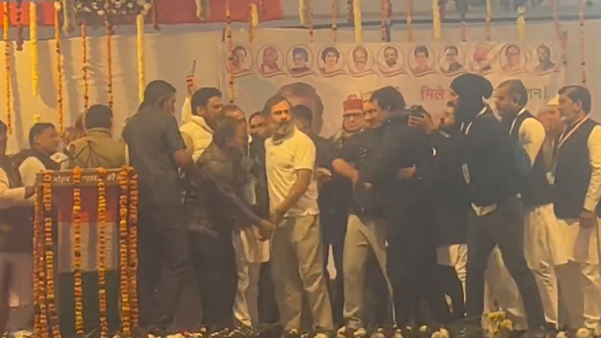 VIDEO: भारत जोड़ो यात्रा के मंच पर राहुल गांधी को आया गुस्सा, सेल्फी ले ...
