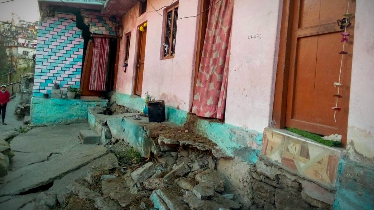 Joshimath the entrance gate of Badrinath is being destroyed what is the ...