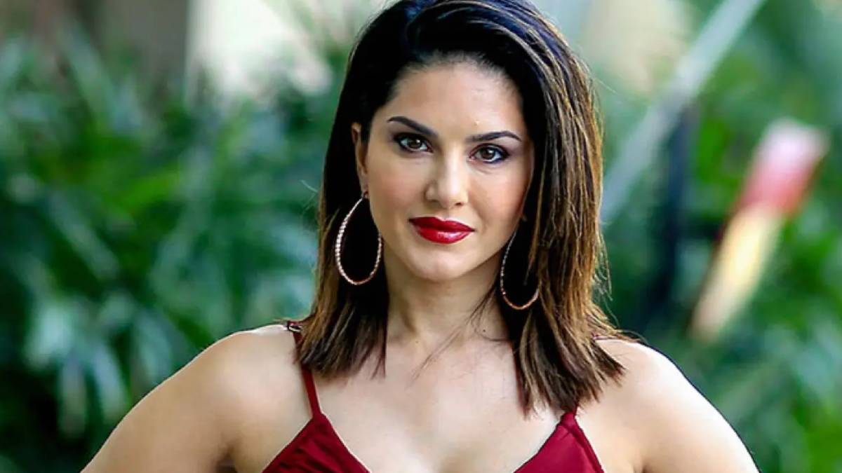 Sunny Leone motivates the contestants of Splitsvilla X4 by telling her ...