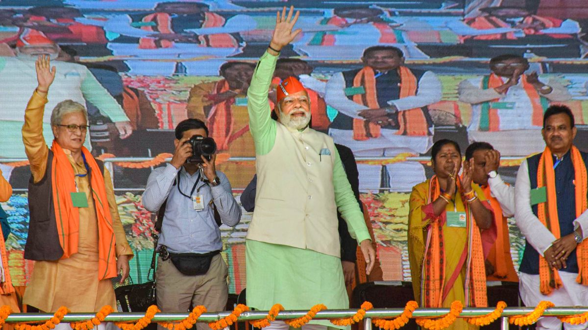 PM Narendra Modi travels 10,800 Km in 4 days for 10 public meetings and ...