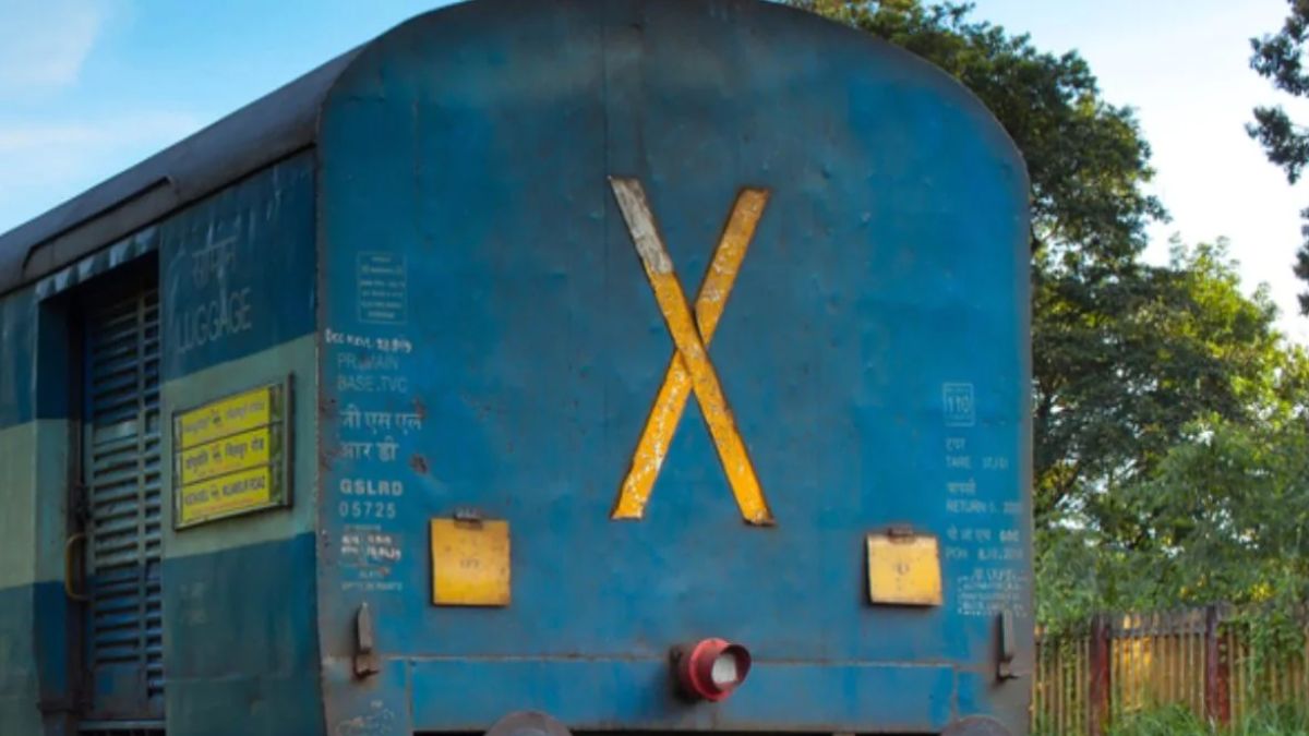 Why X mark is made trains last coach know here the fact and reason ...
