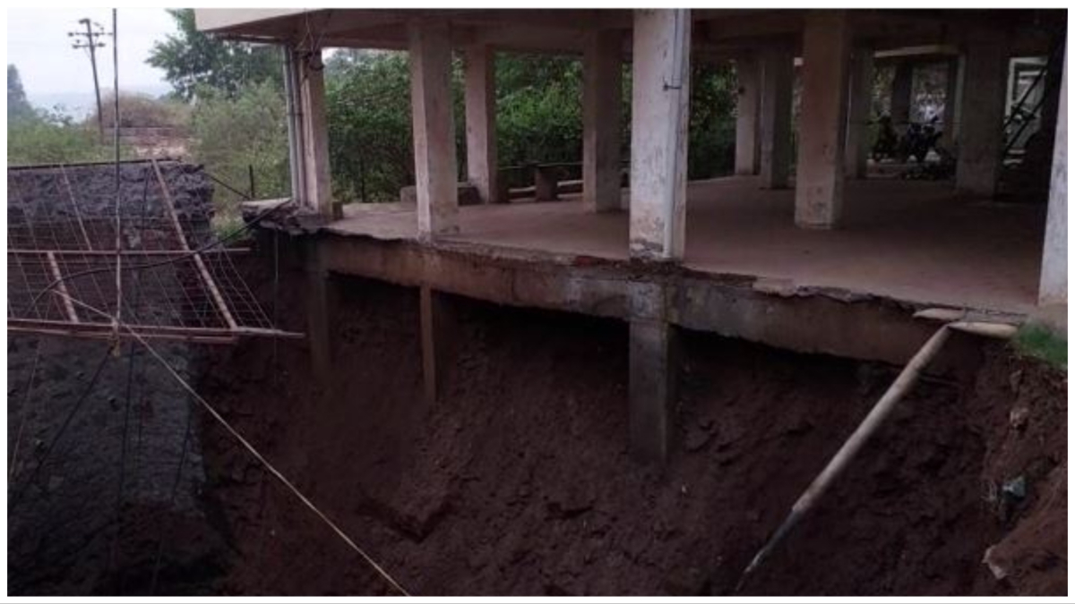 महाराष्ट्र में टल गया बड़ा हादसा, जमीन में धंसा बिल्डिंग का पिलर ...