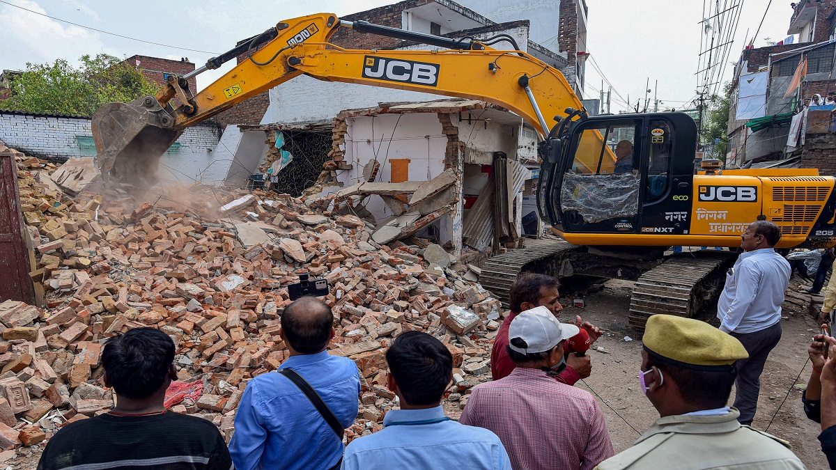 umesh pal murder case bulldozer run on shooter ghulam house in ...