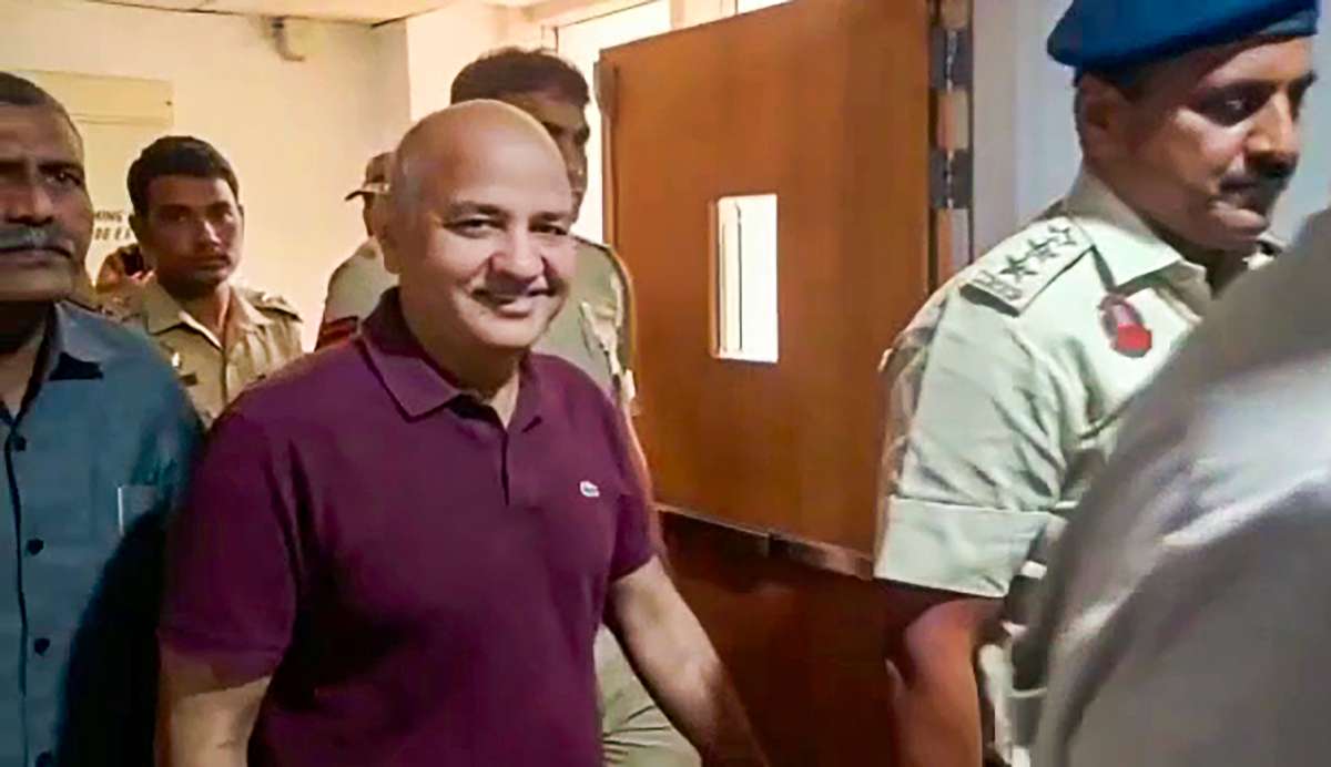 Delhi HC issues notice to CBI on Sisodia's bail plea सिसोदिया की जमानत याचिका पर दिल्ली HC ने ...