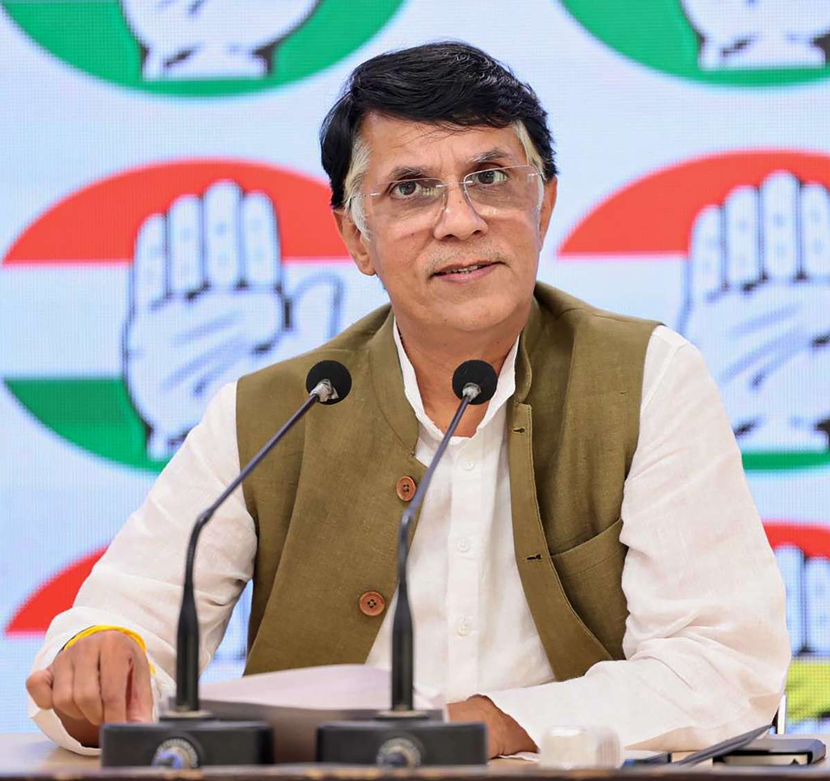 Congress leader Pawan Kheda claims to form majority government in ...