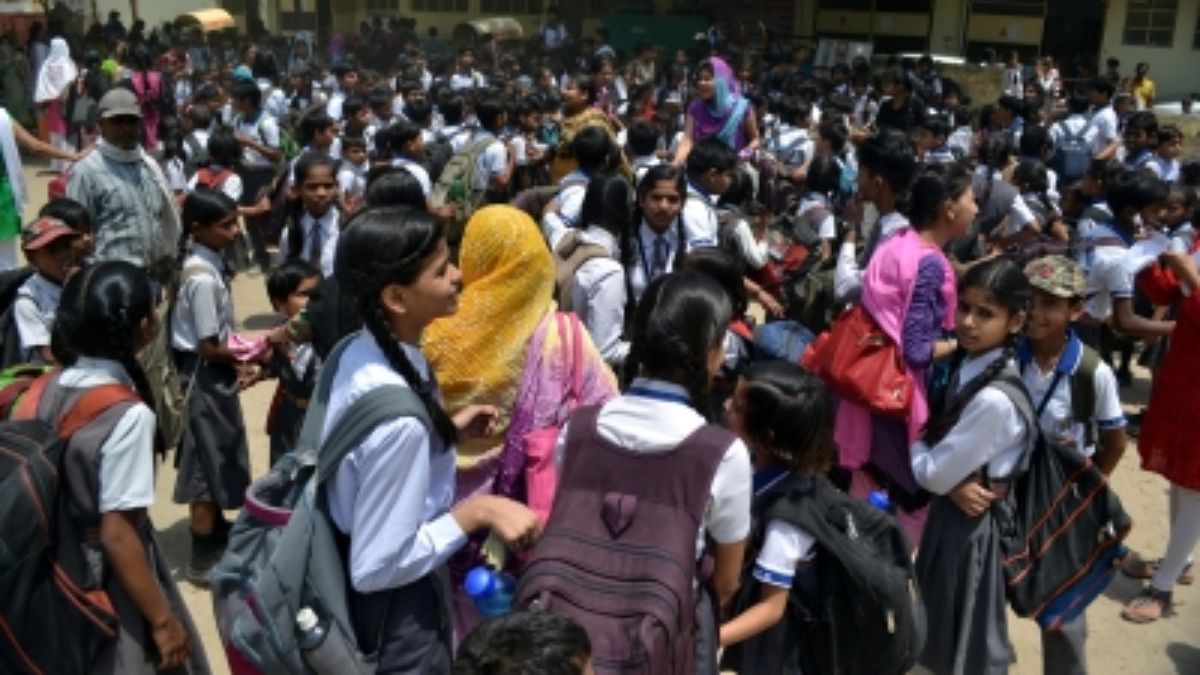 Traffic control rooms will be setup in all schools orders Lucknow dm ...