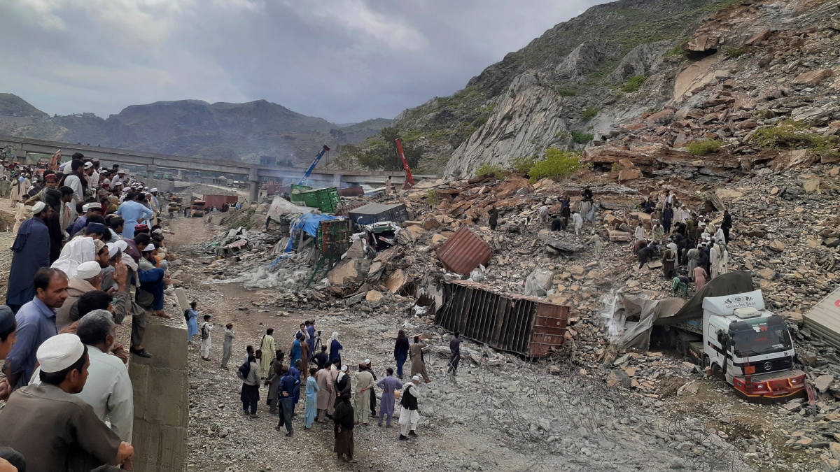 Pakistan hit by massive landslide 20 trucks buried two Afghan nationals ...