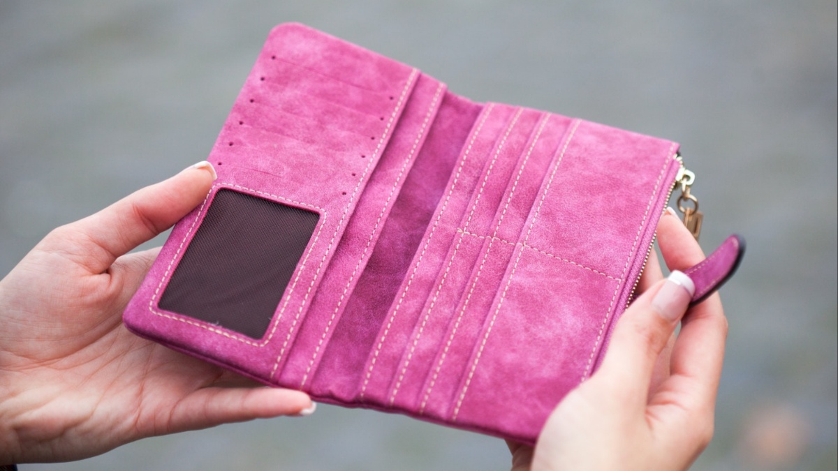 kabhi bhi purse me na rakhe ye chize vastu tips for wallet never keep ...