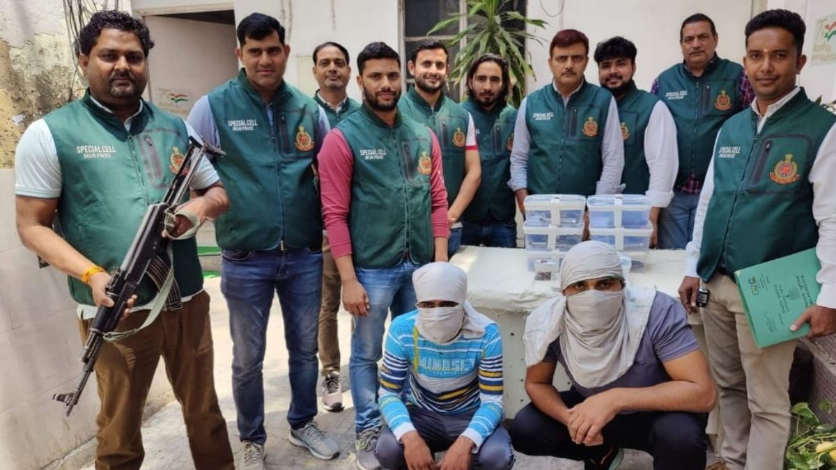 Jitender Gogi Gang's two criminals are arrested in delhi with 12 pistol ...